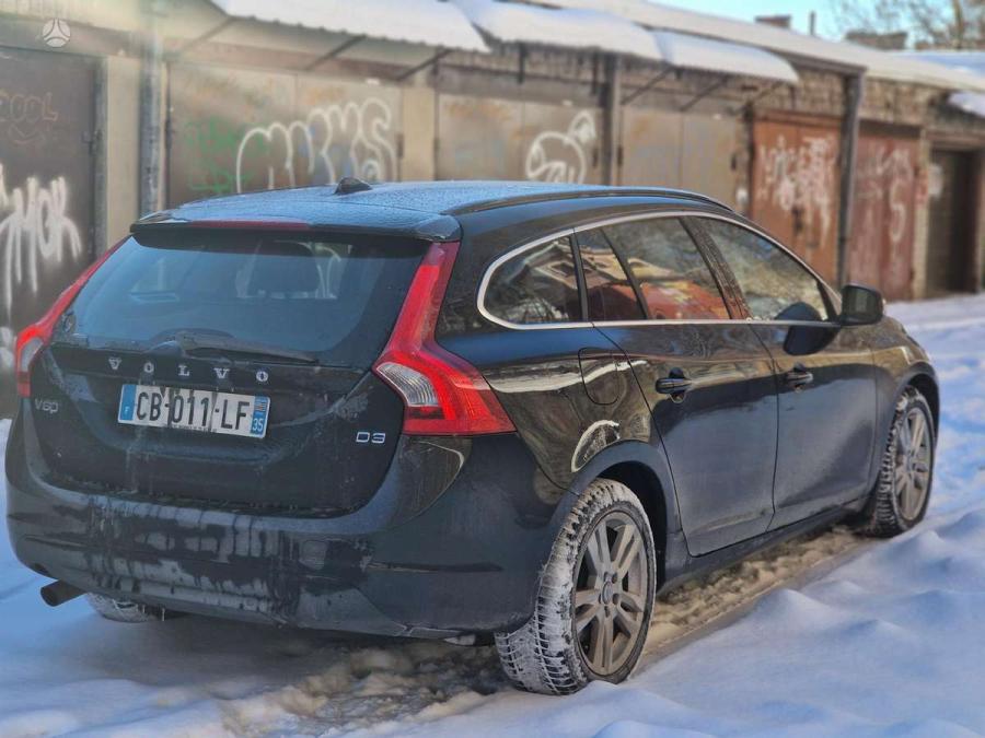 Black Volvo V60 2012 in Kaunas, with an engine capacity of 1.98 L and mileage of 280 thousand km for 6250 €, photo 2 on AUTOMOTO.COM.LV