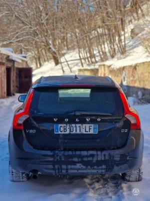 Black Volvo V60 2012 in Kaunas, with an engine capacity of 1.98 L and mileage of 280 thousand km for 6250 €, photo 4 on AUTOMOTO.COM.LV