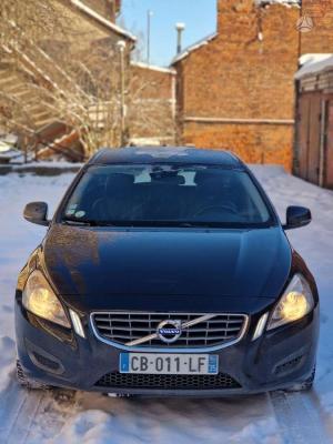 Black Volvo V60 2012 in Kaunas, with an engine capacity of 1.98 L and mileage of 280 thousand km for 6250 €, photo 5 on AUTOMOTO.COM.LV