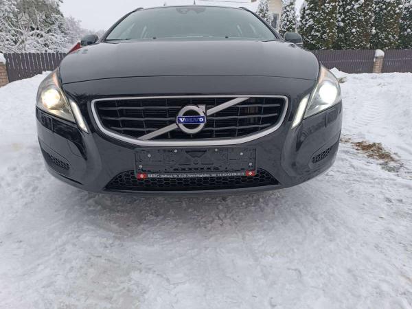 Black Volvo V60 2012 in Varena, with an engine capacity of 1.98 L and mileage of 263 thousand km for 5950 €, photo 2 on AUTOMOTO.COM.LV