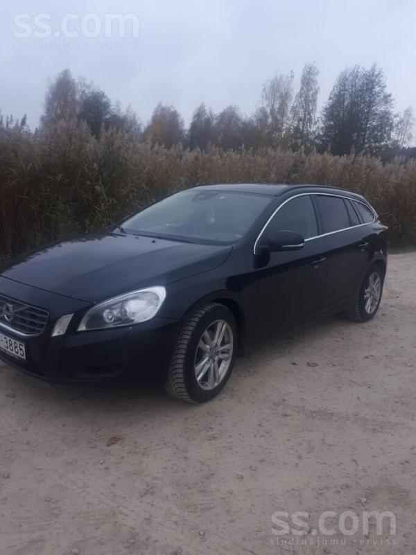 Black Volvo V60 2012 in Jurmala, with an engine capacity of 1.60 L and mileage of 0 thousand km for 5200 €, photo 4 on AUTOMOTO.COM.LV
