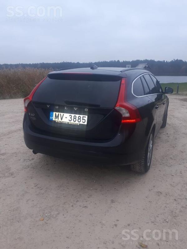 Black Volvo V60 2012 in Jurmala, with an engine capacity of 1.60 L and mileage of 0 thousand km for 5200 €, photo 5 on AUTOMOTO.COM.LV