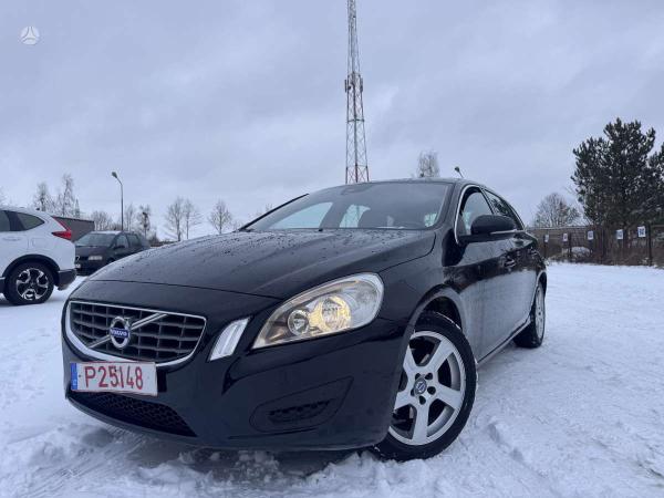 Black Volvo V60 2012 in Alytus, with an engine capacity of 1.98 L and mileage of 280 thousand km for 5300 €, photo 2 on AUTOMOTO.COM.LV