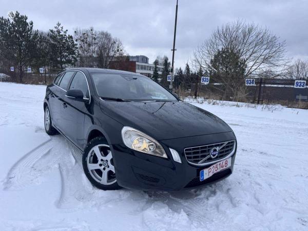 Black Volvo V60 2012 in Alytus, with an engine capacity of 1.98 L and mileage of 280 thousand km for 5300 €, photo 3 on AUTOMOTO.COM.LV