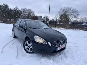 Black Volvo V60 2012 in Alytus, with an engine capacity of 1.98 L and mileage of 280 thousand km for 5300 €, photo 3 on AUTOMOTO.COM.LV