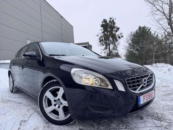 Melns Volvo V60 2012 Alīta, ar dzinēja tilpumu 1.98 L un nobraukumu 284 tūkst. km par 5350 €, foto 1 vietnē AUTOMOTO.COM.LV