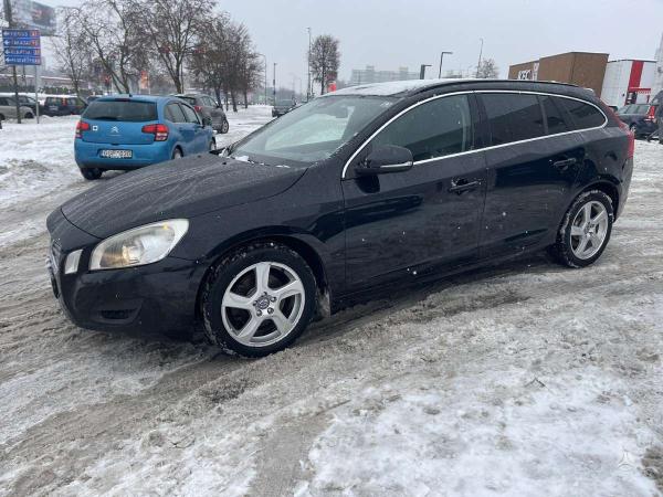 Black Volvo V60 2012 in Kaunas, with an engine capacity of 1.56 L and mileage of 234 thousand km for 4950 €, photo 3 on AUTOMOTO.COM.LV