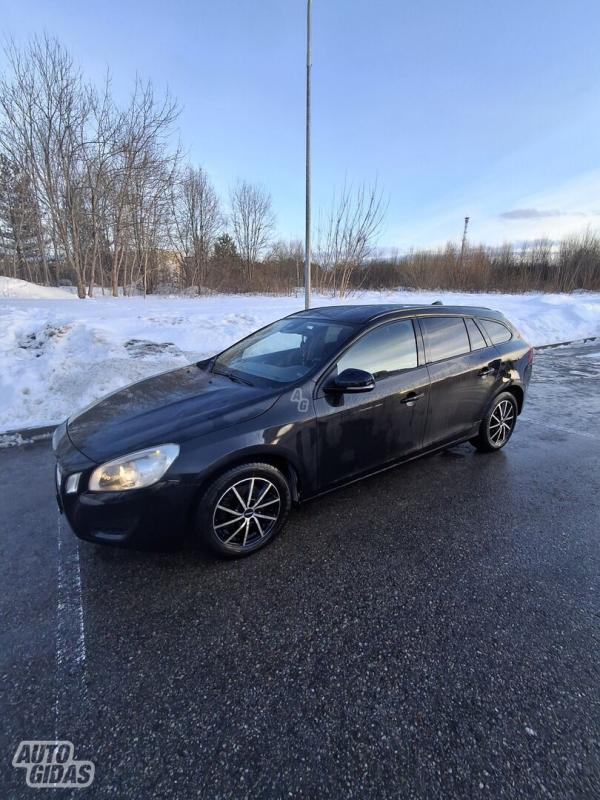 Melns Volvo V60 2012 Utena, ar dzinēja tilpumu 2.00 L un nobraukumu 384 tūkst. km par 5300 €, foto 1 vietnē AUTOMOTO.COM.LV