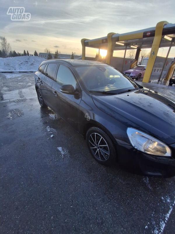 Melns Volvo V60 2012 Utena, ar dzinēja tilpumu 2.00 L un nobraukumu 384 tūkst. km par 5300 €, foto 3 vietnē AUTOMOTO.COM.LV