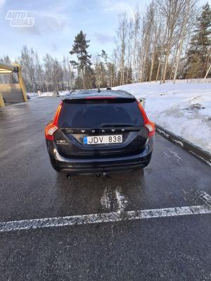 Black Volvo V60 2012 in Utena, with an engine capacity of 2.00 L and mileage of 384 thousand km for 5300 €, photo 5 on AUTOMOTO.COM.LV