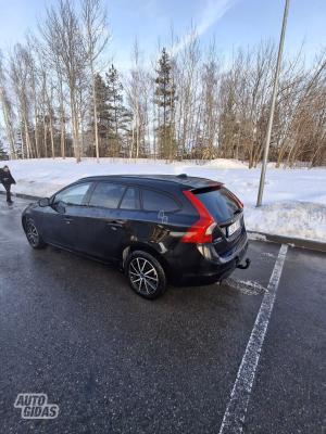 Black Volvo V60 2012 in Utena, with an engine capacity of 2.00 L and mileage of 384 thousand km for 5300 €, photo 8 on AUTOMOTO.COM.LV