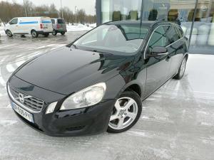 Black Volvo V60 2012 in Klaipeda, with an engine capacity of 2.40 L and mileage of 255 thousand km for 6950 €, photo 2 on AUTOMOTO.COM.LV