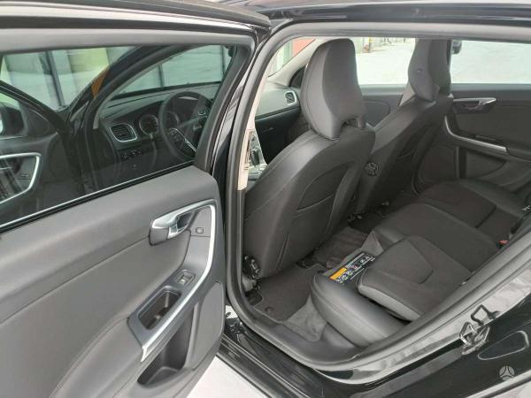 Melns Volvo V60 2012 Klaipėda, ar dzinēja tilpumu 2.40 L un nobraukumu 255 tūkst. km par 6950 €, foto 7 vietnē AUTOMOTO.COM.LV