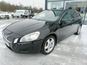 Black Volvo V60 2012 in Klaipeda, with an engine capacity of 2.40 L and mileage of 255 thousand km for 6950 €, photo 16 on AUTOMOTO.COM.LV