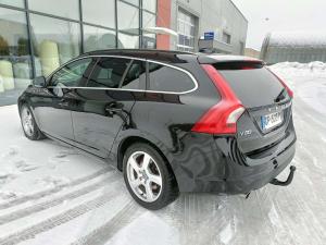 Black Volvo V60 2012 in Klaipeda, with an engine capacity of 2.40 L and mileage of 255 thousand km for 6950 €, photo 22 on AUTOMOTO.COM.LV