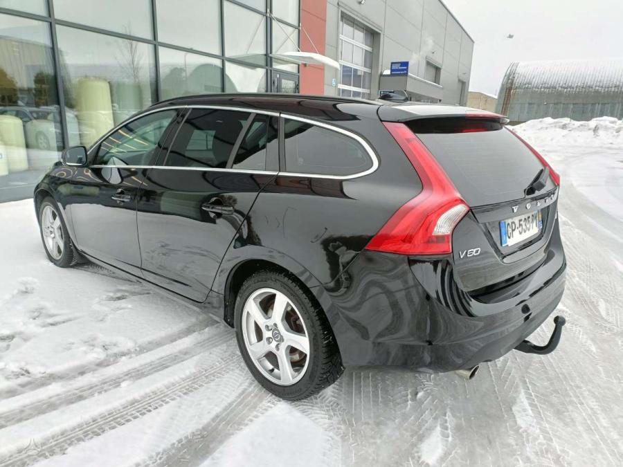 Black Volvo V60 2012 in Klaipeda, with an engine capacity of 2.40 L and mileage of 255 thousand km for 6950 €, photo 22 on AUTOMOTO.COM.LV