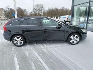 Black Volvo V60 2012 in Klaipeda, with an engine capacity of 2.40 L and mileage of 255 thousand km for 6950 €, photo 25 on AUTOMOTO.COM.LV