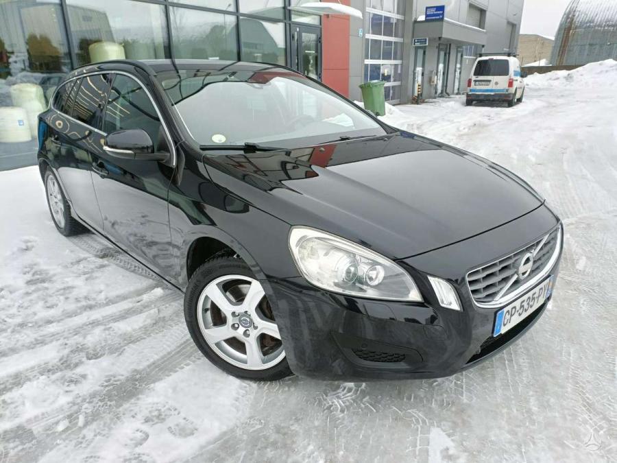 Black Volvo V60 2012 in Klaipeda, with an engine capacity of 2.40 L and mileage of 255 thousand km for 6950 €, photo 27 on AUTOMOTO.COM.LV