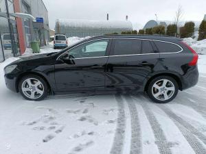 Black Volvo V60 2012 in Klaipeda, with an engine capacity of 2.40 L and mileage of 255 thousand km for 6950 €, photo 30 on AUTOMOTO.COM.LV