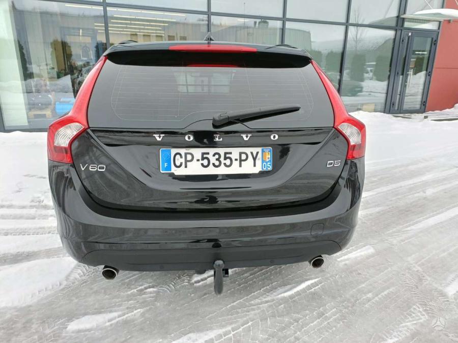 Black Volvo V60 2012 in Klaipeda, with an engine capacity of 2.40 L and mileage of 255 thousand km for 6950 €, photo 31 on AUTOMOTO.COM.LV