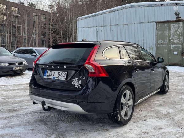 Melns Volvo V60 2012 Viļņa, ar dzinēja tilpumu 2.00 L un nobraukumu 396 tūkst. km par 4100 €, foto 4 vietnē AUTOMOTO.COM.LV