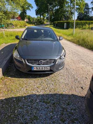 Black Volvo V60 2012 in Klaipeda, with an engine capacity of 1.56 L and mileage of 298 thousand km for 4499 €, photo 12 on AUTOMOTO.COM.LV