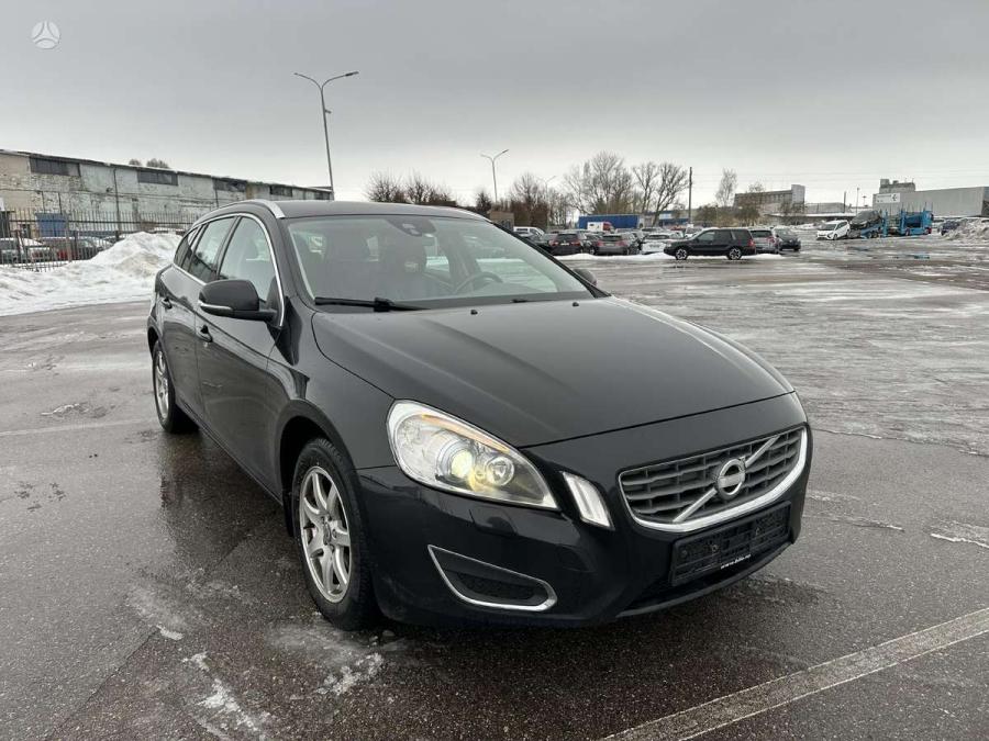 Melns Volvo V60 2012 Marijampole, ar dzinēja tilpumu 1.56 L un nobraukumu 224 tūkst. km par 4750 €, foto 1 vietnē AUTOMOTO.COM.LV