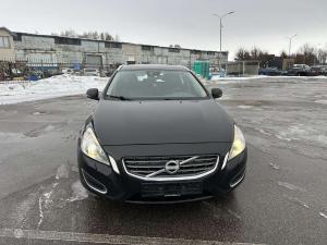 Melns Volvo V60 2012 Marijampole, ar dzinēja tilpumu 1.56 L un nobraukumu 224 tūkst. km par 4750 €, foto 2 vietnē AUTOMOTO.COM.LV