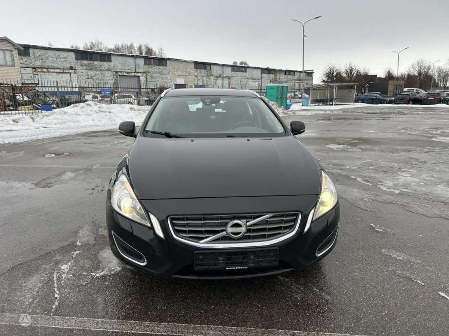 Melns Volvo V60 2012 Marijampole, ar dzinēja tilpumu 1.56 L un nobraukumu 224 tūkst. km par 4750 €, foto 2 vietnē AUTOMOTO.COM.LV