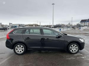 Melns Volvo V60 2012 Marijampole, ar dzinēja tilpumu 1.56 L un nobraukumu 224 tūkst. km par 4750 €, foto 3 vietnē AUTOMOTO.COM.LV