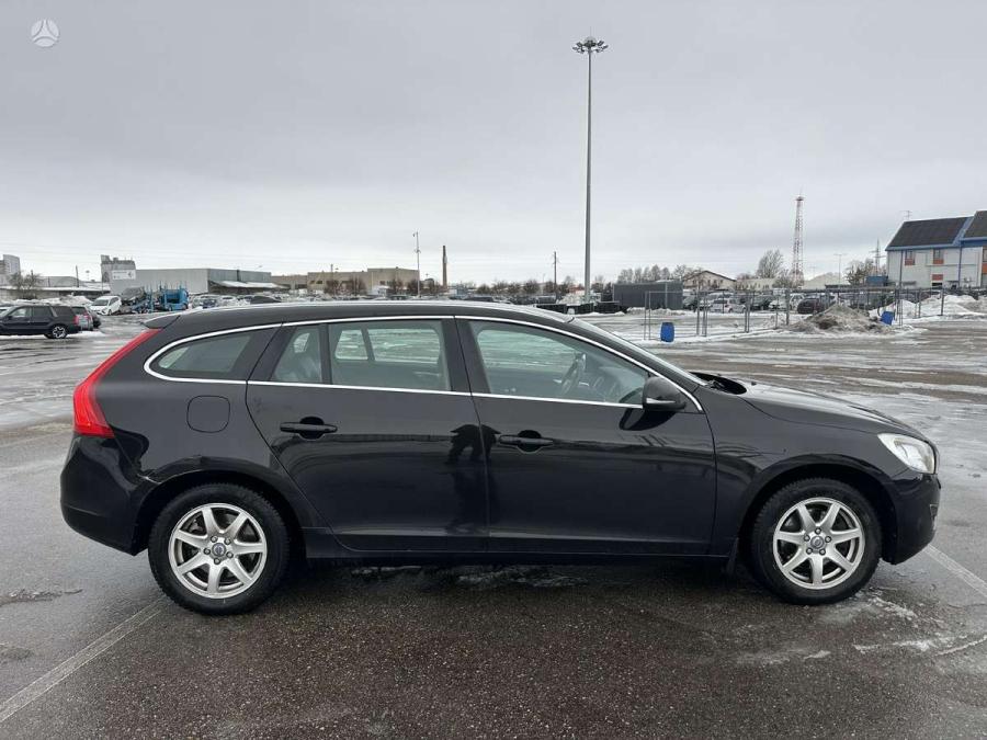 Melns Volvo V60 2012 Marijampole, ar dzinēja tilpumu 1.56 L un nobraukumu 224 tūkst. km par 4750 €, foto 3 vietnē AUTOMOTO.COM.LV