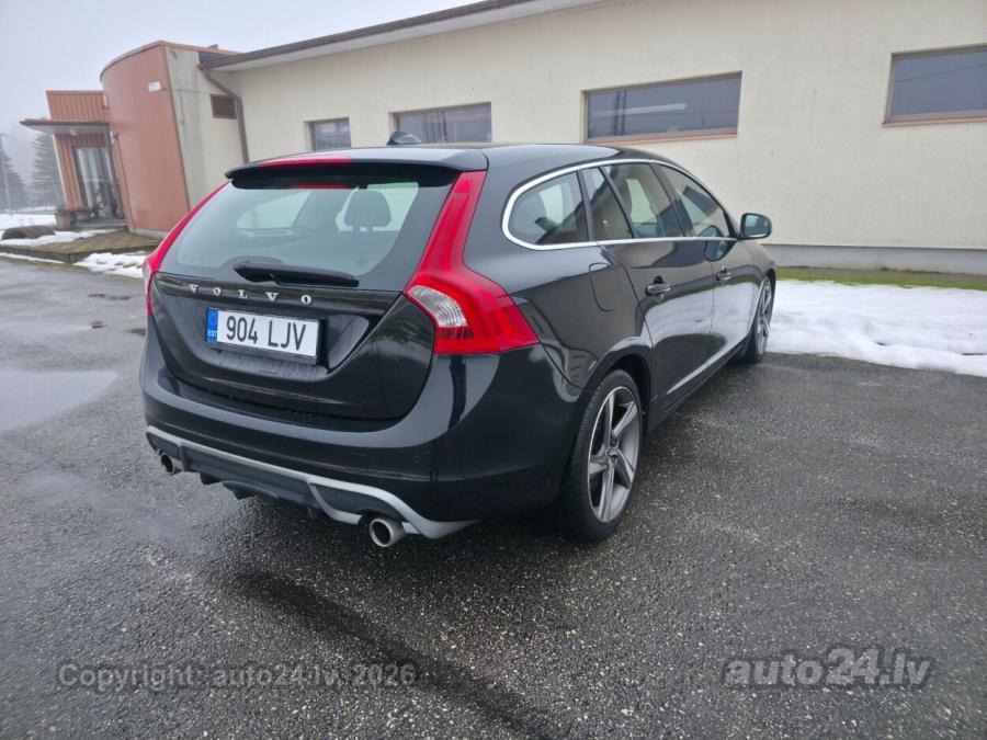 Black Volvo V60 2012 in Paide, with an engine capacity of 2.00 L and mileage of 295 thousand km for 6990 €, photo 4 on AUTOMOTO.COM.LV
