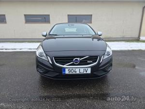 Black Volvo V60 2012 in Paide, with an engine capacity of 2.00 L and mileage of 295 thousand km for 6990 €, photo 5 on AUTOMOTO.COM.LV