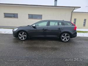Black Volvo V60 2012 in Paide, with an engine capacity of 2.00 L and mileage of 295 thousand km for 6990 €, photo 8 on AUTOMOTO.COM.LV
