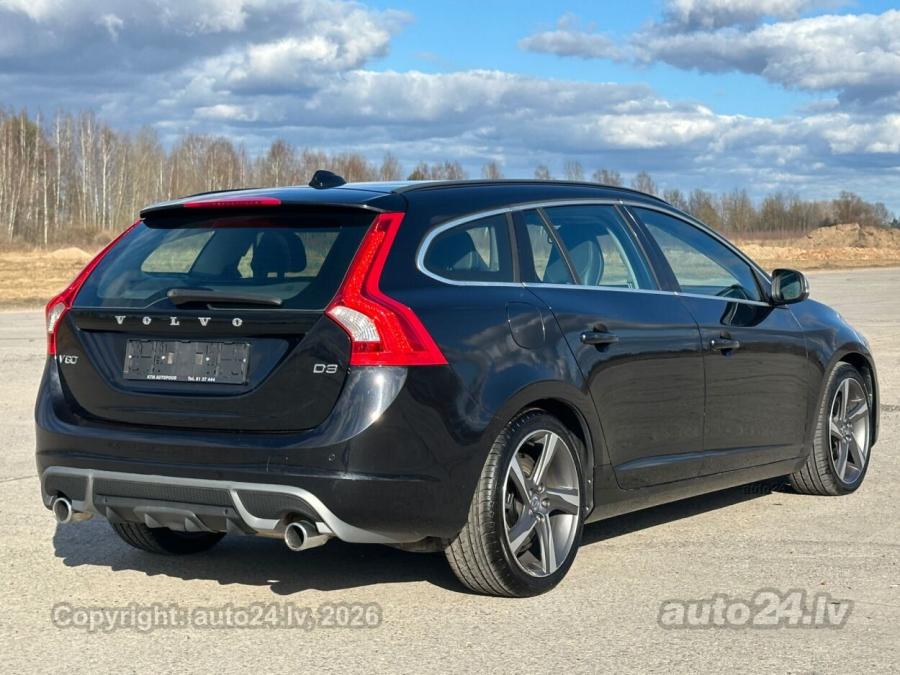 Black Volvo V60 2012 in Tartu, with an engine capacity of 2.00 L and mileage of 209 thousand km for 8950 €, photo 2 on AUTOMOTO.COM.LV
