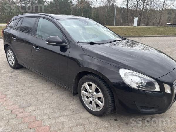 Melns Volvo V60 2012 Valmiera, ar dzinēja tilpumu 1.60 L un nobraukumu 270 tūkst. km par 4000 €, foto 2 vietnē AUTOMOTO.COM.LV