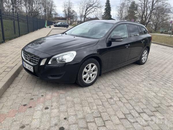 Melns Volvo V60 2012 Valmiera, ar dzinēja tilpumu 1.60 L un nobraukumu 270 tūkst. km par 4000 €, foto 3 vietnē AUTOMOTO.COM.LV