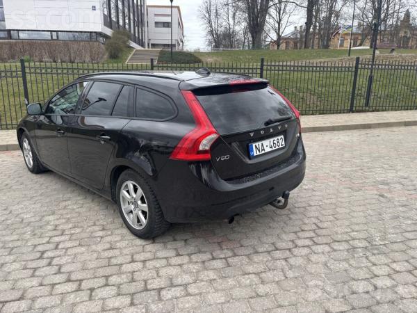 Melns Volvo V60 2012 Valmiera, ar dzinēja tilpumu 1.60 L un nobraukumu 270 tūkst. km par 4000 €, foto 4 vietnē AUTOMOTO.COM.LV
