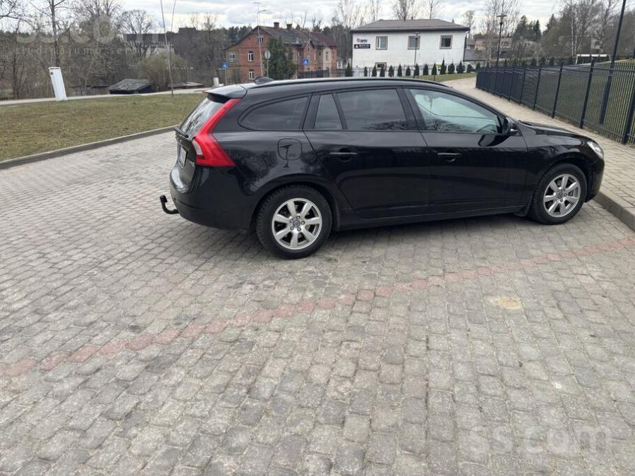 Melns Volvo V60 2012 Valmiera, ar dzinēja tilpumu 1.60 L un nobraukumu 270 tūkst. km par 4000 €, foto 6 vietnē AUTOMOTO.COM.LV