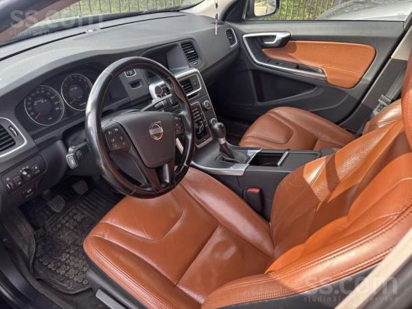 Melns Volvo V60 2012 Valmiera, ar dzinēja tilpumu 1.60 L un nobraukumu 270 tūkst. km par 4000 €, foto 6 vietnē AUTOMOTO.COM.LV