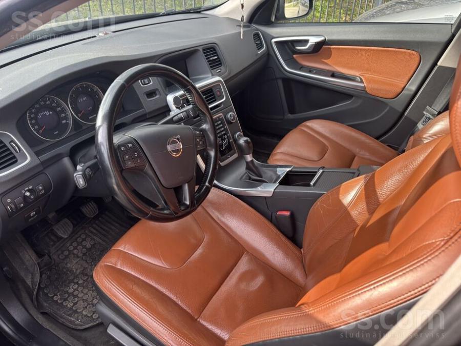 Melns Volvo V60 2012 Valmiera, ar dzinēja tilpumu 1.60 L un nobraukumu 270 tūkst. km par 4000 €, foto 7 vietnē AUTOMOTO.COM.LV