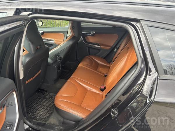 Melns Volvo V60 2012 Valmiera, ar dzinēja tilpumu 1.60 L un nobraukumu 270 tūkst. km par 4000 €, foto 7 vietnē AUTOMOTO.COM.LV