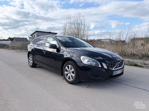Melns Volvo V60 2012 Panevēža, ar dzinēja tilpumu 1.60 L un nobraukumu 366 tūkst. km par 4750 €, foto 5 vietnē AUTOMOTO.COM.LV