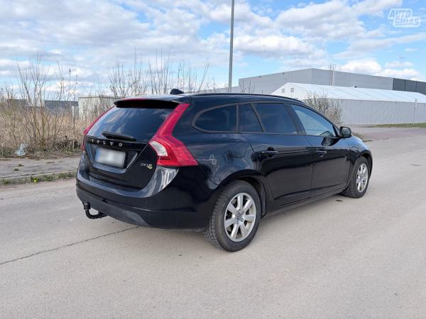 Melns Volvo V60 2012 Panevēža, ar dzinēja tilpumu 1.60 L un nobraukumu 366 tūkst. km par 4750 €, foto 7 vietnē AUTOMOTO.COM.LV