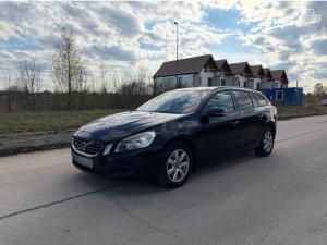 Melns Volvo V60 2012 Panevēža, ar dzinēja tilpumu 1.60 L un nobraukumu 366 tūkst. km par 4750 €, foto  vietnē AUTOMOTO.COM.LV