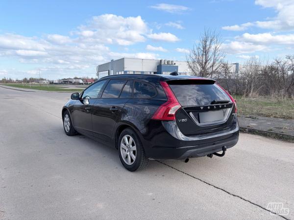 Black Volvo V60 2012 in Panevezys, with an engine capacity of 1.60 L and mileage of 366 thousand km for 4750 €, photo 3 on AUTOMOTO.COM.LV