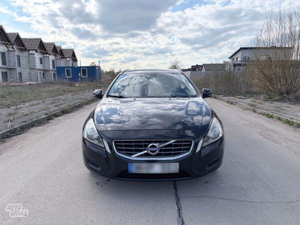 Black Volvo V60 2012 in Panevezys, with an engine capacity of 1.60 L and mileage of 366 thousand km for 4750 €, photo 4 on AUTOMOTO.COM.LV