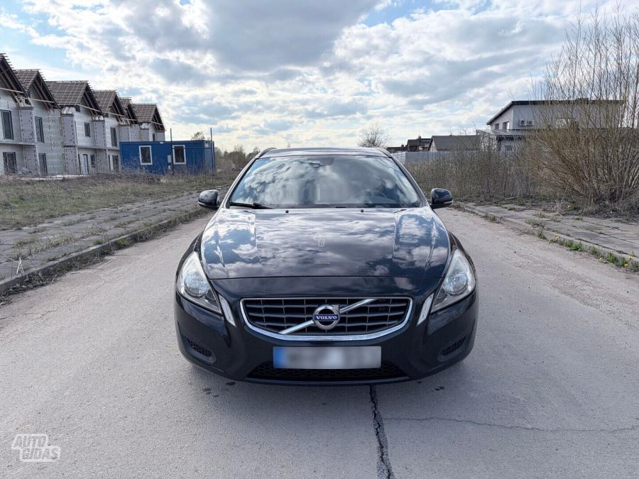 Melns Volvo V60 2012 Panevēža, ar dzinēja tilpumu 1.60 L un nobraukumu 366 tūkst. km par 4750 €, foto 5 vietnē AUTOMOTO.COM.LV