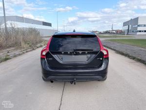 Melns Volvo V60 2012 Panevēža, ar dzinēja tilpumu 1.60 L un nobraukumu 366 tūkst. km par 4750 €, foto 9 vietnē AUTOMOTO.COM.LV