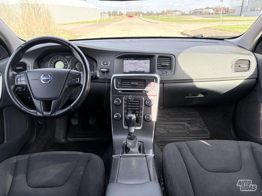 Melns Volvo V60 2012 Panevēža, ar dzinēja tilpumu 1.60 L un nobraukumu 366 tūkst. km par 4750 €, foto 16 vietnē AUTOMOTO.COM.LV